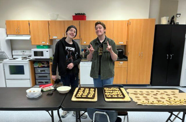 KCSD students bake cookies for the holidays | News, Sports, Jobs - The ...